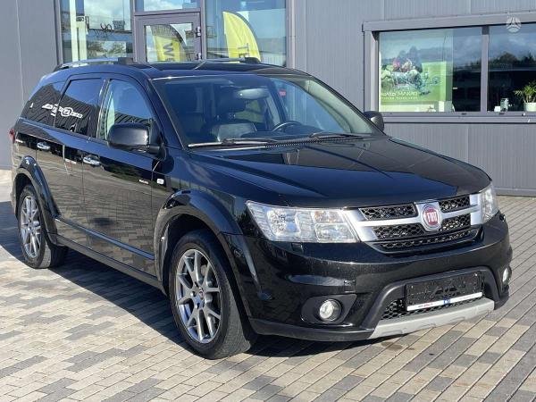 Black Fiat Freemont 2014 in Siauliai, with an engine capacity of 1.96 L and mileage of 242 thousand km for 6350 €, photo 1 on AUTOMOTO.COM.LV
