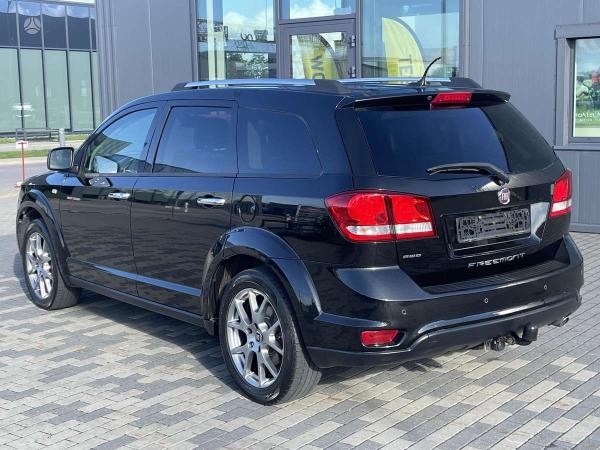 Black Fiat Freemont 2014 in Siauliai, with an engine capacity of 1.96 L and mileage of 242 thousand km for 6350 €, photo 4 on AUTOMOTO.COM.LV