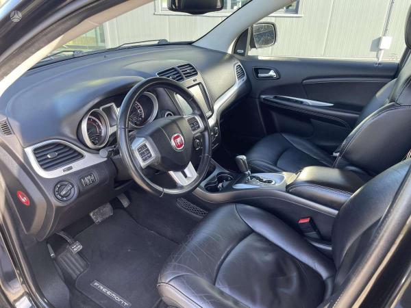 Black Fiat Freemont 2014 in Siauliai, with an engine capacity of 1.96 L and mileage of 242 thousand km for 6350 €, photo 11 on AUTOMOTO.COM.LV