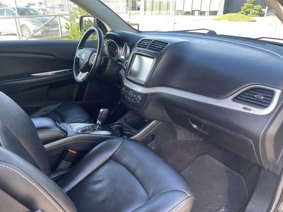 Black Fiat Freemont 2014 in Siauliai, with an engine capacity of 1.96 L and mileage of 242 thousand km for 6350 €, photo 14 on AUTOMOTO.COM.LV