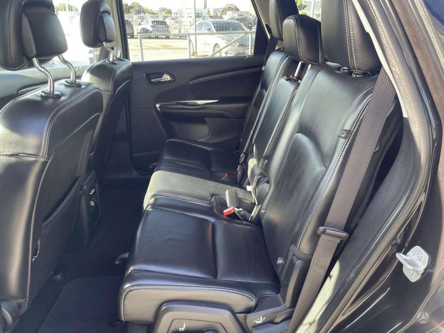 Black Fiat Freemont 2014 in Siauliai, with an engine capacity of 1.96 L and mileage of 242 thousand km for 6350 €, photo 15 on AUTOMOTO.COM.LV