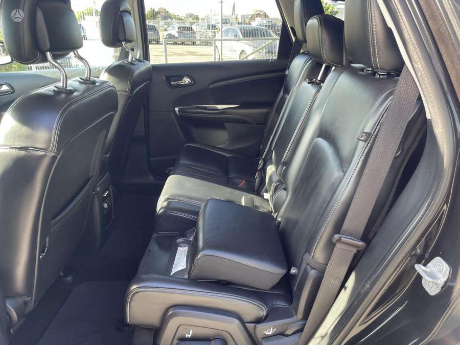 Black Fiat Freemont 2014 in Siauliai, with an engine capacity of 1.96 L and mileage of 242 thousand km for 6350 €, photo 16 on AUTOMOTO.COM.LV