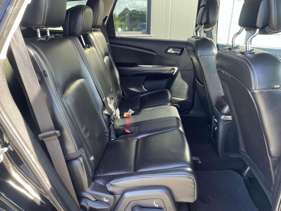 Black Fiat Freemont 2014 in Siauliai, with an engine capacity of 1.96 L and mileage of 242 thousand km for 6350 €, photo 17 on AUTOMOTO.COM.LV