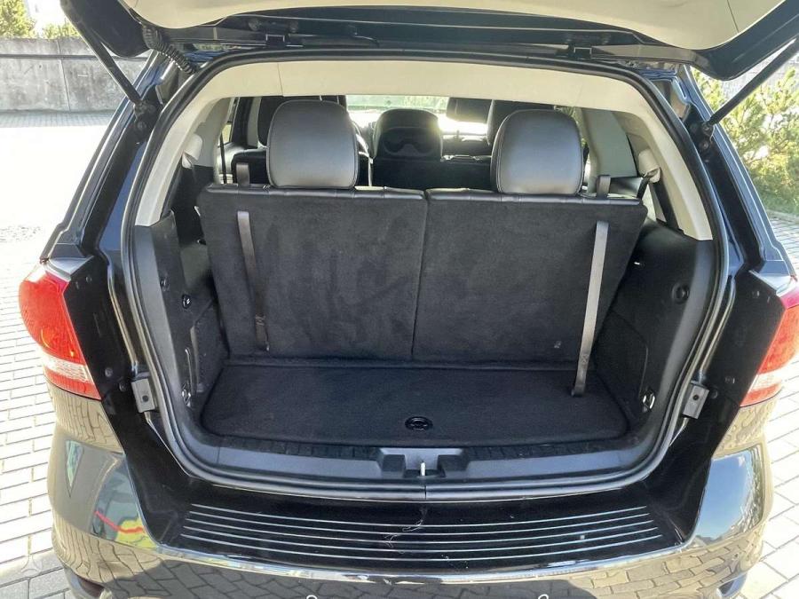 Black Fiat Freemont 2014 in Siauliai, with an engine capacity of 1.96 L and mileage of 242 thousand km for 6350 €, photo 27 on AUTOMOTO.COM.LV