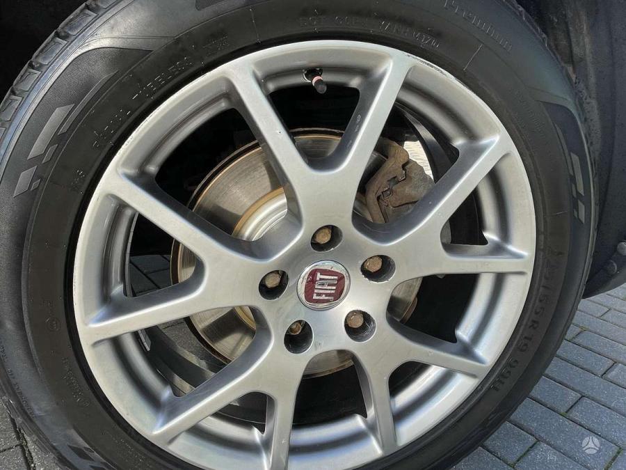 Black Fiat Freemont 2014 in Siauliai, with an engine capacity of 1.96 L and mileage of 242 thousand km for 6350 €, photo 28 on AUTOMOTO.COM.LV