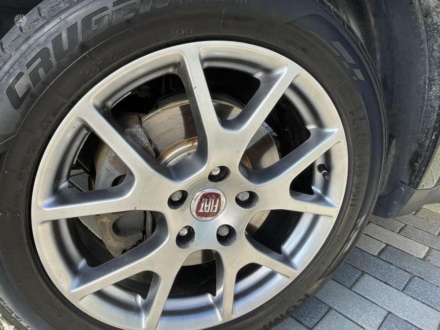 Black Fiat Freemont 2014 in Siauliai, with an engine capacity of 1.96 L and mileage of 242 thousand km for 6350 €, photo 29 on AUTOMOTO.COM.LV