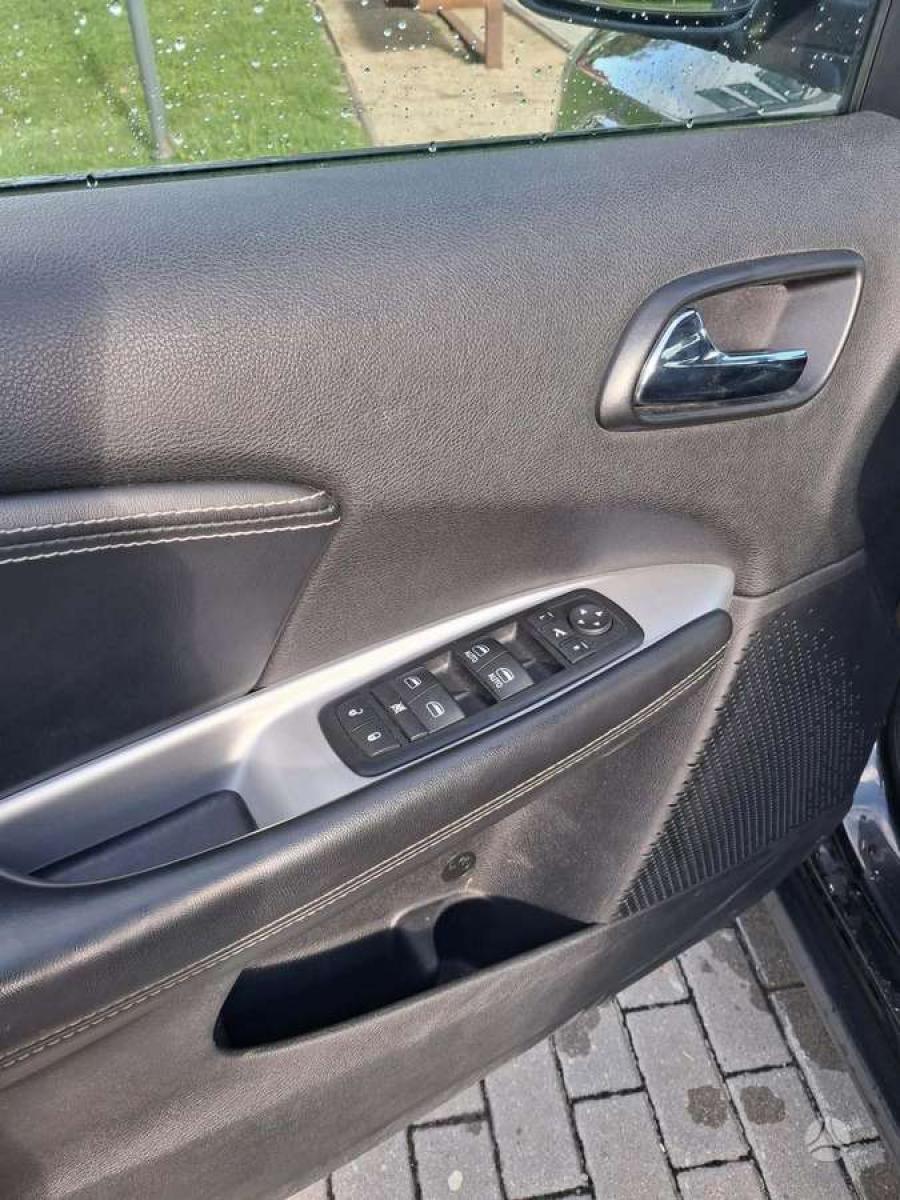 Melns Fiat Freemont 2014 Raseiniai, ar dzinēja tilpumu 1.96 L un nobraukumu 189 tūkst. km par 3800 €, foto 14 vietnē AUTOMOTO.COM.LV