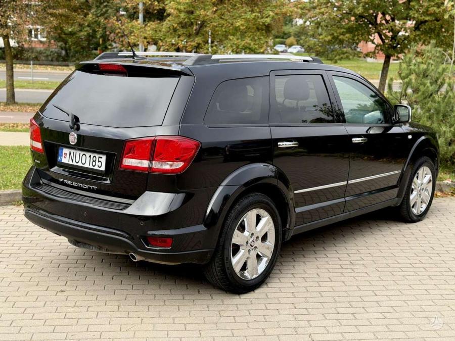 Melns Fiat Freemont 2014 Viļņa, ar dzinēja tilpumu 1.96 L un nobraukumu 227 tūkst. km par 3900 €, foto 7 vietnē AUTOMOTO.COM.LV