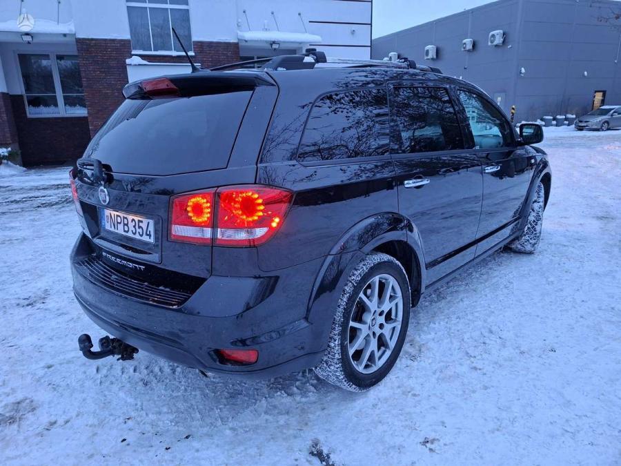 Melns Fiat Freemont 2015 Viļņa, ar dzinēja tilpumu 1.96 L un nobraukumu 180 tūkst. km par 7700 €, foto 4 vietnē AUTOMOTO.COM.LV