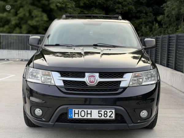 Black Fiat Freemont 2015 in Vilnius, with an engine capacity of 2.00 L and mileage of 220 thousand km for 2700 €, photo 1 on AUTOMOTO.COM.LV
