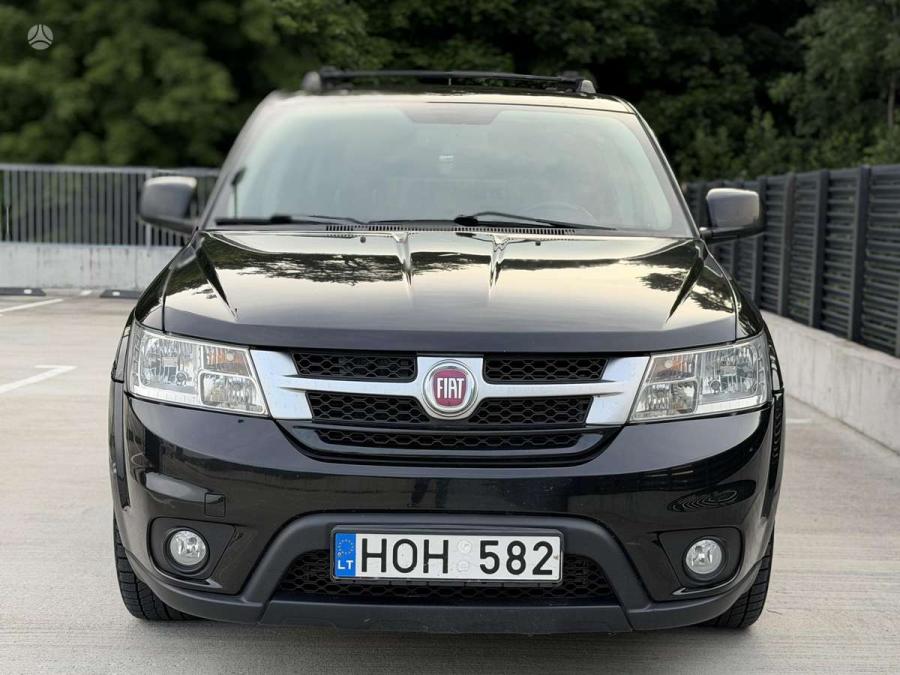 Black Fiat Freemont 2015 in Vilnius, with an engine capacity of 2.00 L and mileage of 220 thousand km for 2700 €, photo 1 on AUTOMOTO.COM.LV