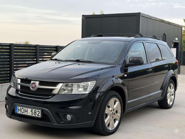 Black Fiat Freemont 2015 in Vilnius, with an engine capacity of 2.00 L and mileage of 220 thousand km for 2700 €, photo 2 on AUTOMOTO.COM.LV
