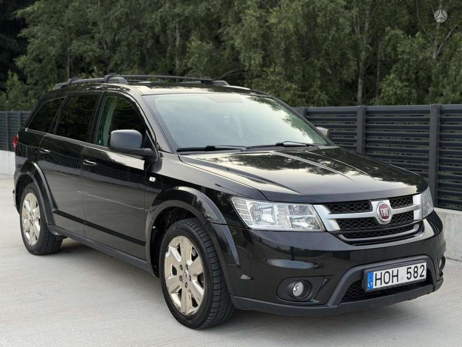 Black Fiat Freemont 2015 in Vilnius, with an engine capacity of 2.00 L and mileage of 220 thousand km for 2700 €, photo 4 on AUTOMOTO.COM.LV