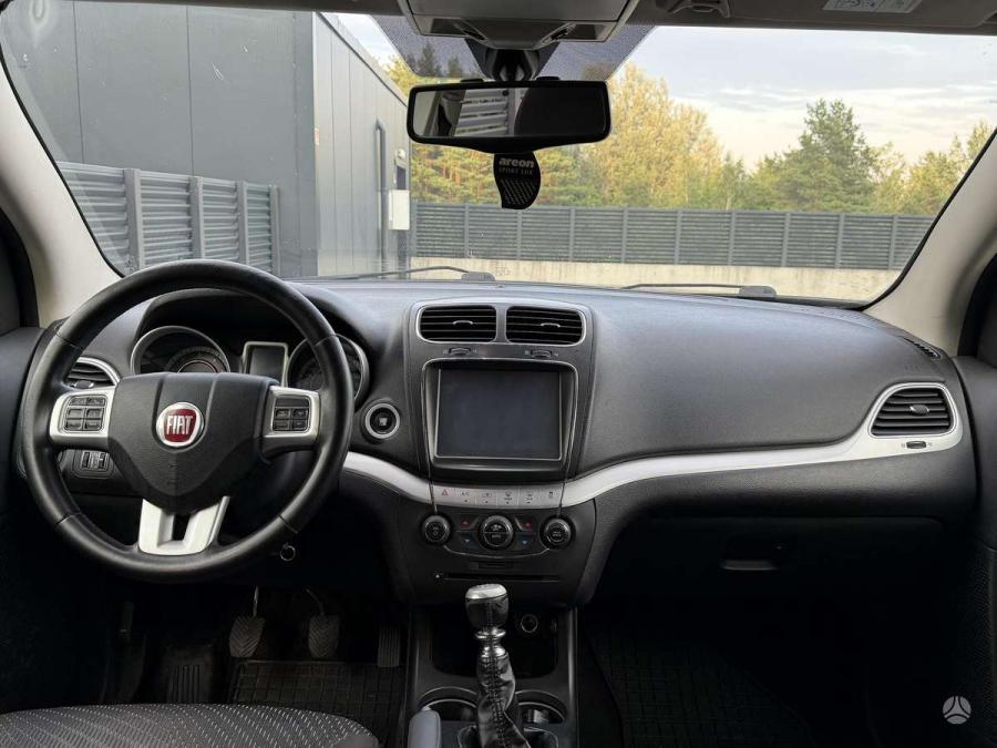 Black Fiat Freemont 2015 in Vilnius, with an engine capacity of 2.00 L and mileage of 220 thousand km for 2700 €, photo 7 on AUTOMOTO.COM.LV