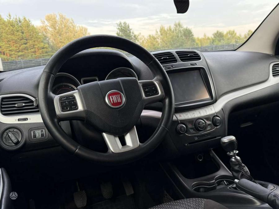 Black Fiat Freemont 2015 in Vilnius, with an engine capacity of 2.00 L and mileage of 220 thousand km for 2700 €, photo 8 on AUTOMOTO.COM.LV