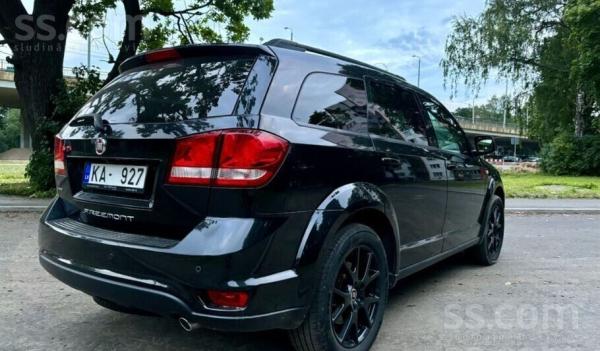 Black Fiat Freemont 2015 in Riga, with an engine capacity of 2.00 L and mileage of 235 thousand km for 4000 €, photo 2 on AUTOMOTO.COM.LV
