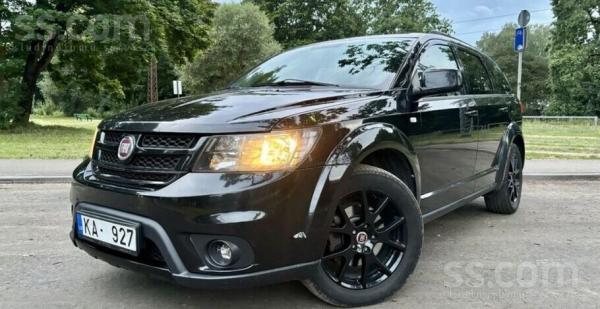 Black Fiat Freemont 2015 in Riga, with an engine capacity of 2.00 L and mileage of 235 thousand km for 4000 €, photo 5 on AUTOMOTO.COM.LV