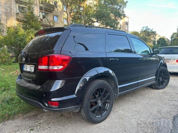 Black Fiat Freemont 2015 in Riga, with an engine capacity of 2.00 L and mileage of 235 thousand km for 4000 €, photo 8 on AUTOMOTO.COM.LV