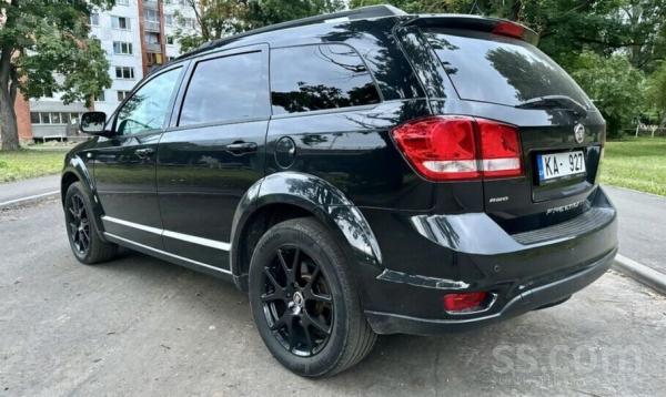 Melns Fiat Freemont 2015 Rīga, ar dzinēja tilpumu 2.00 L un nobraukumu 235 tūkst. km par 4000 €, foto 3 vietnē AUTOMOTO.COM.LV