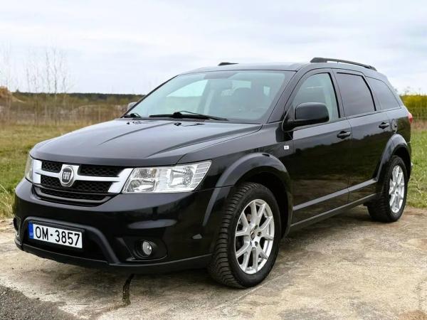Melns Fiat Freemont 2012 Rīga, ar dzinēja tilpumu 2.00 L un nobraukumu 363 tūkst. km par 5490 €, foto 3 vietnē AUTOMOTO.COM.LV