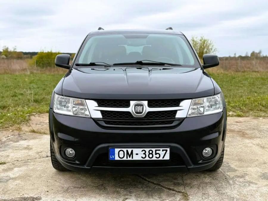 Black Fiat Freemont 2012 in Riga, with an engine capacity of 2.00 L and mileage of 363 thousand km for 5490 €, photo 3 on AUTOMOTO.COM.LV