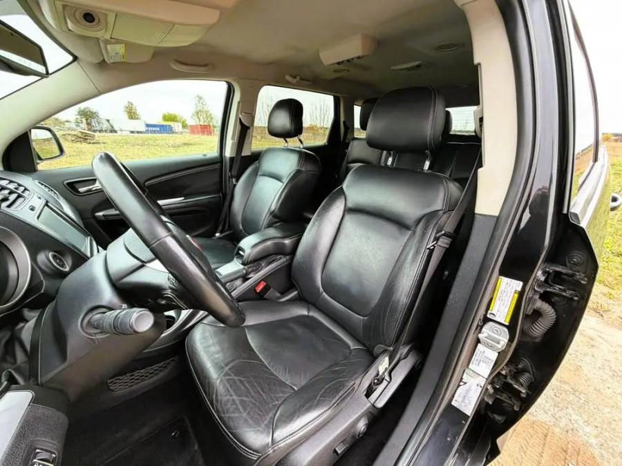 Black Fiat Freemont 2012 in Riga, with an engine capacity of 2.00 L and mileage of 363 thousand km for 5490 €, photo 10 on AUTOMOTO.COM.LV