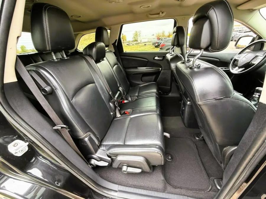 Black Fiat Freemont 2012 in Riga, with an engine capacity of 2.00 L and mileage of 363 thousand km for 5490 €, photo 13 on AUTOMOTO.COM.LV