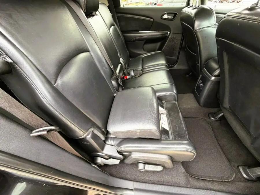 Black Fiat Freemont 2012 in Riga, with an engine capacity of 2.00 L and mileage of 363 thousand km for 5490 €, photo 14 on AUTOMOTO.COM.LV