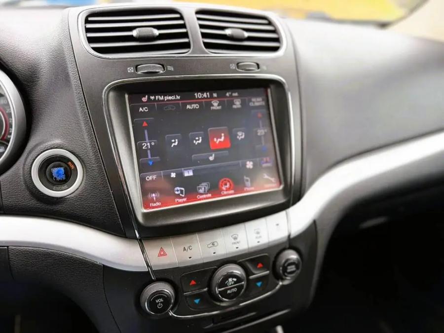 Black Fiat Freemont 2012 in Riga, with an engine capacity of 2.00 L and mileage of 363 thousand km for 5490 €, photo 18 on AUTOMOTO.COM.LV
