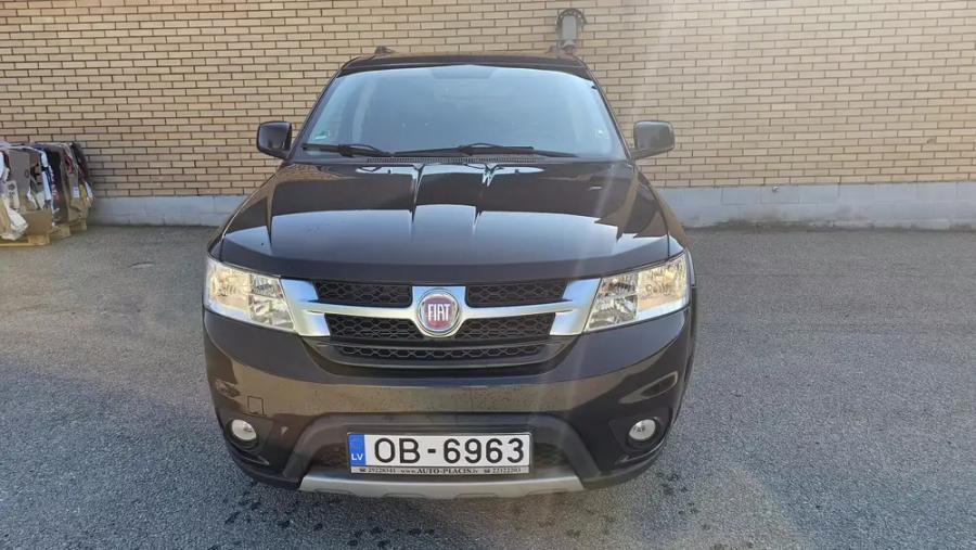 Melns Fiat Freemont 2012 Rīga, ar dzinēja tilpumu 2.00 L un nobraukumu 253 tūkst. km par 7950 €, foto 3 vietnē AUTOMOTO.COM.LV