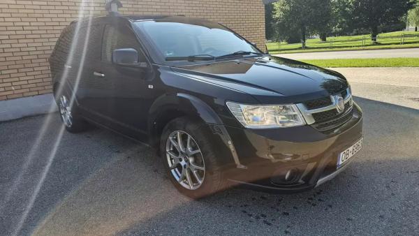 Melns Fiat Freemont 2012 Rīga, ar dzinēja tilpumu 2.00 L un nobraukumu 253 tūkst. km par 7950 €, foto 3 vietnē AUTOMOTO.COM.LV