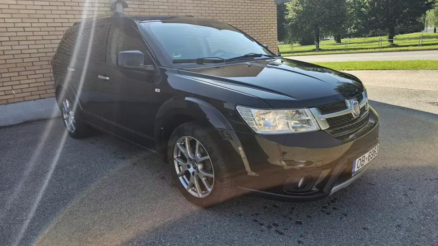 Melns Fiat Freemont 2012 Rīga, ar dzinēja tilpumu 2.00 L un nobraukumu 253 tūkst. km par 7950 €, foto 4 vietnē AUTOMOTO.COM.LV