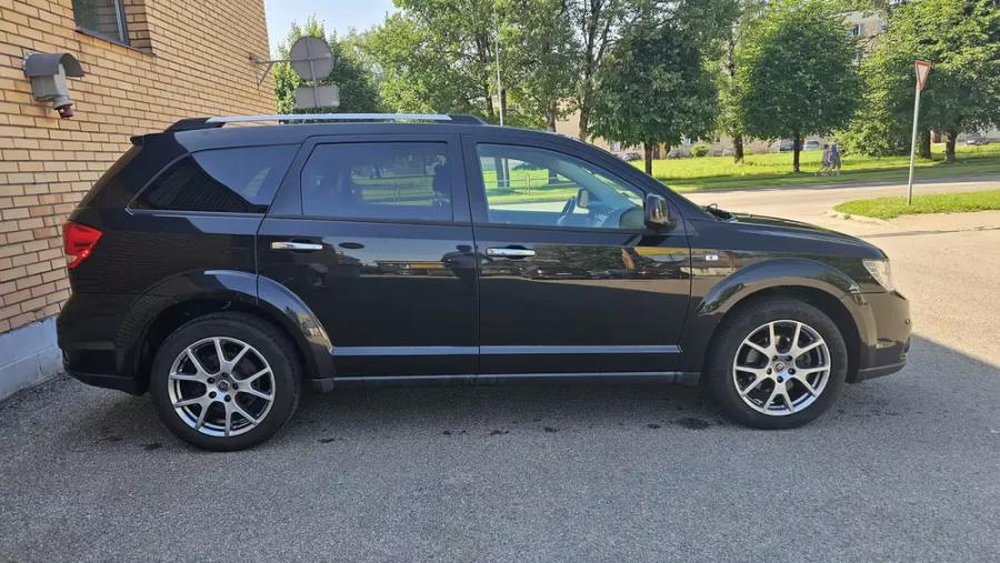 Melns Fiat Freemont 2012 Rīga, ar dzinēja tilpumu 2.00 L un nobraukumu 253 tūkst. km par 7950 €, foto 5 vietnē AUTOMOTO.COM.LV