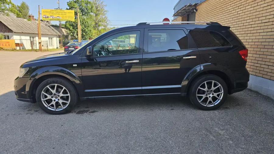 Melns Fiat Freemont 2012 Rīga, ar dzinēja tilpumu 2.00 L un nobraukumu 253 tūkst. km par 7950 €, foto 6 vietnē AUTOMOTO.COM.LV