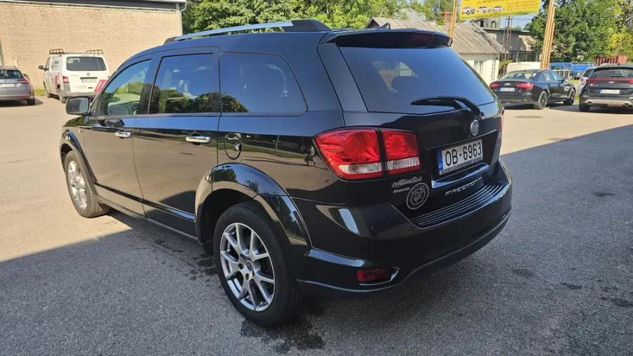 Melns Fiat Freemont 2012 Rīga, ar dzinēja tilpumu 2.00 L un nobraukumu 253 tūkst. km par 7950 €, foto 7 vietnē AUTOMOTO.COM.LV