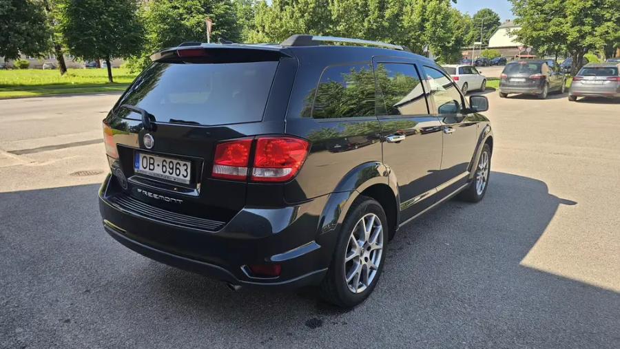 Melns Fiat Freemont 2012 Rīga, ar dzinēja tilpumu 2.00 L un nobraukumu 253 tūkst. km par 7950 €, foto 8 vietnē AUTOMOTO.COM.LV