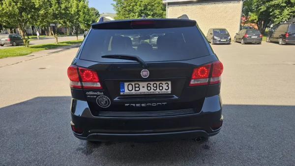 Melns Fiat Freemont 2012 Rīga, ar dzinēja tilpumu 2.00 L un nobraukumu 253 tūkst. km par 7950 €, foto 8 vietnē AUTOMOTO.COM.LV