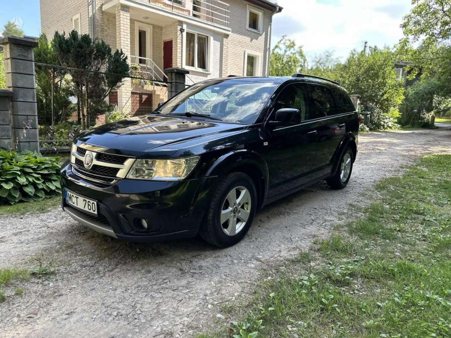 Black Fiat Freemont 2012 in Vilnius, with an engine capacity of 1.96 L and mileage of 251 thousand km for 5150 €, photo 3 on AUTOMOTO.COM.LV