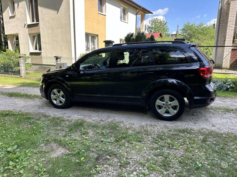 Black Fiat Freemont 2012 in Vilnius, with an engine capacity of 1.96 L and mileage of 251 thousand km for 5150 €, photo 4 on AUTOMOTO.COM.LV