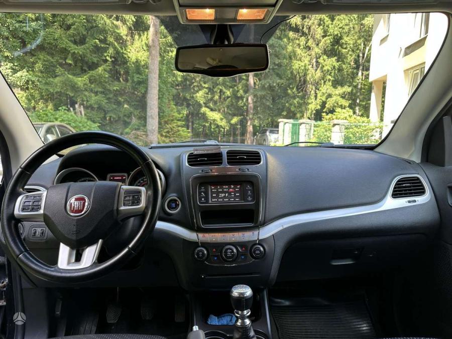 Black Fiat Freemont 2012 in Vilnius, with an engine capacity of 1.96 L and mileage of 251 thousand km for 5150 €, photo 5 on AUTOMOTO.COM.LV