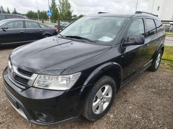 Black Fiat Freemont 2012 in Utena, with an engine capacity of 2.00 L and mileage of 278 thousand km for 3700 €, photo 4 on AUTOMOTO.COM.LV