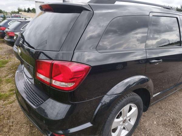 Black Fiat Freemont 2012 in Utena, with an engine capacity of 2.00 L and mileage of 278 thousand km for 3700 €, photo 8 on AUTOMOTO.COM.LV