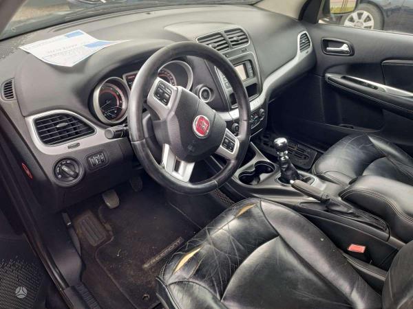 Black Fiat Freemont 2012 in Utena, with an engine capacity of 2.00 L and mileage of 278 thousand km for 3700 €, photo 9 on AUTOMOTO.COM.LV