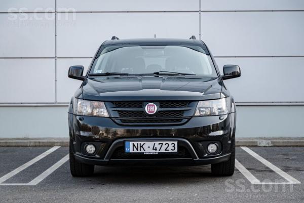 Black Fiat Freemont 2015 in Riga, with an engine capacity of 2.00 L and mileage of 0 thousand km for 6400 €, photo 2 on AUTOMOTO.COM.LV
