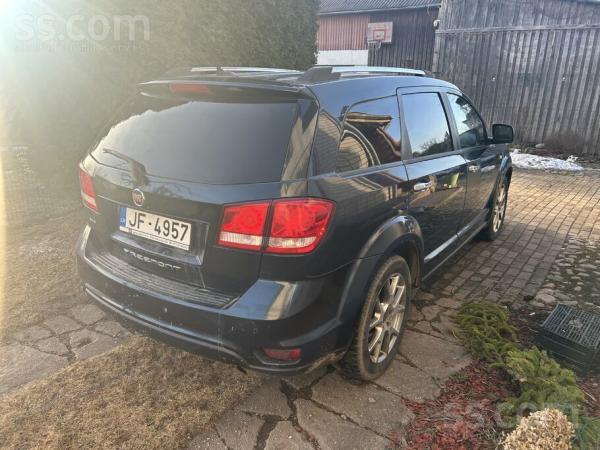 Blue Fiat Freemont 2013 in Dobele, with an engine capacity of 2.00 L and mileage of 232 thousand km for 3850 €, photo 3 on AUTOMOTO.COM.LV