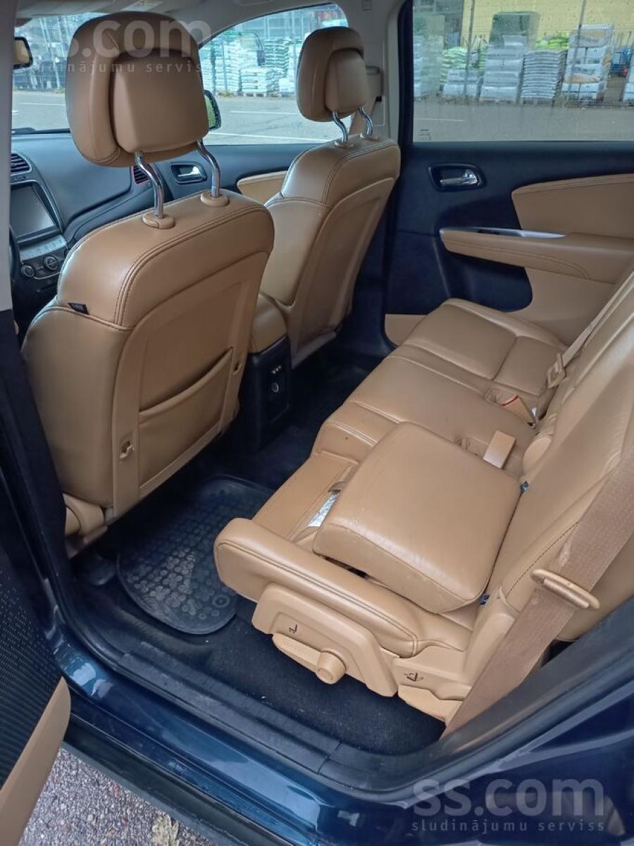Blue Fiat Freemont 2013 in Talsi, with an engine capacity of 2.00 L and mileage of 212 thousand km for 3950 €, photo 7 on AUTOMOTO.COM.LV