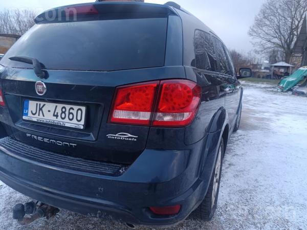 Zils Fiat Freemont 2013 Rīga, ar dzinēja tilpumu 2.00 L un nobraukumu 148 tūkst. km par 4500 €, foto 4 vietnē AUTOMOTO.COM.LV