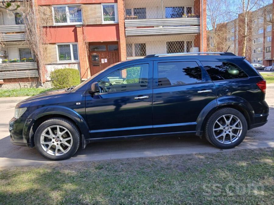 Zils Fiat Freemont 2013 Rīga, ar dzinēja tilpumu 2.00 L un nobraukumu 298 tūkst. km par 3700 €, foto 3 vietnē AUTOMOTO.COM.LV