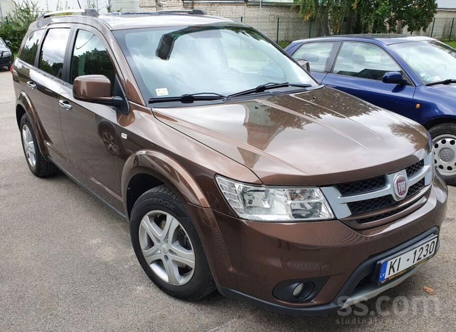 Brown Fiat Freemont 2012 in Riga, with an engine capacity of 2.00 L and mileage of 286 thousand km for 6100 €, photo 1 on AUTOMOTO.COM.LV