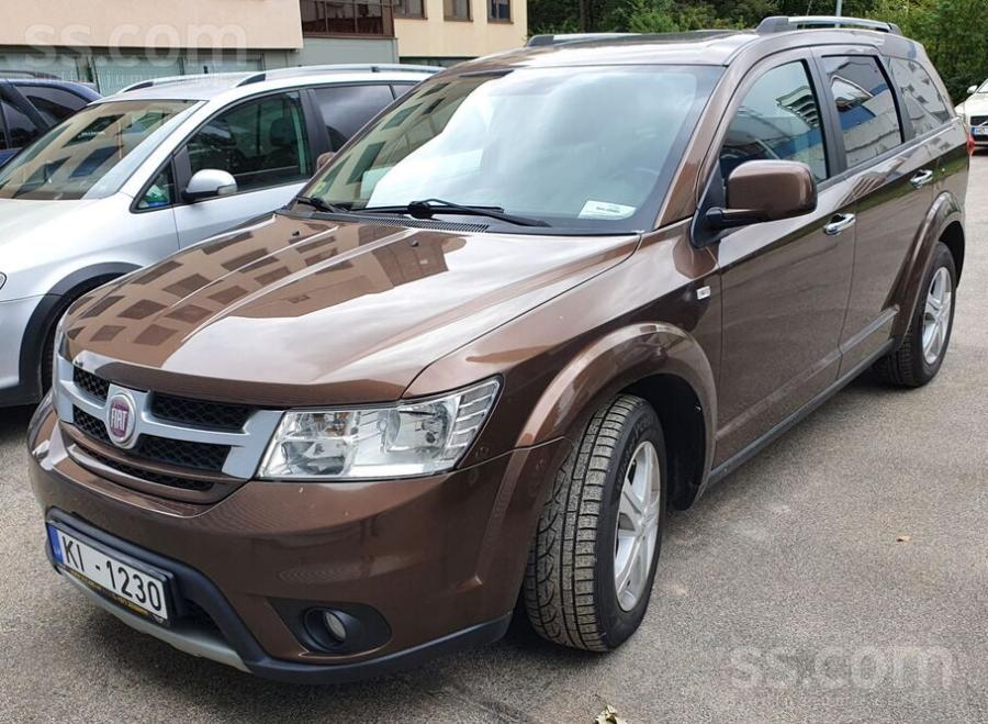 Brown Fiat Freemont 2012 in Riga, with an engine capacity of 2.00 L and mileage of 286 thousand km for 6100 €, photo 4 on AUTOMOTO.COM.LV